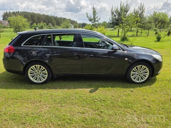 Black Opel Insignia 2012 in Jekabpils, with an engine capacity of 2.00 L and mileage of 287 thousand km for 4250 €, photo 2 on AUTOMOTO.COM.LV