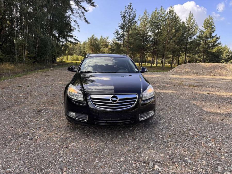 Black Opel Insignia 2012 in Jonava, with an engine capacity of 1.36 L and mileage of 217 thousand km for 2650 €, photo 3 on AUTOMOTO.COM.LV