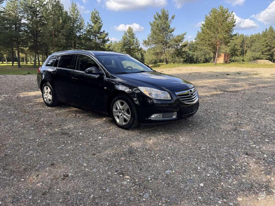 Black Opel Insignia 2012 in Jonava, with an engine capacity of 1.36 L and mileage of 217 thousand km for 2650 €, photo 4 on AUTOMOTO.COM.LV