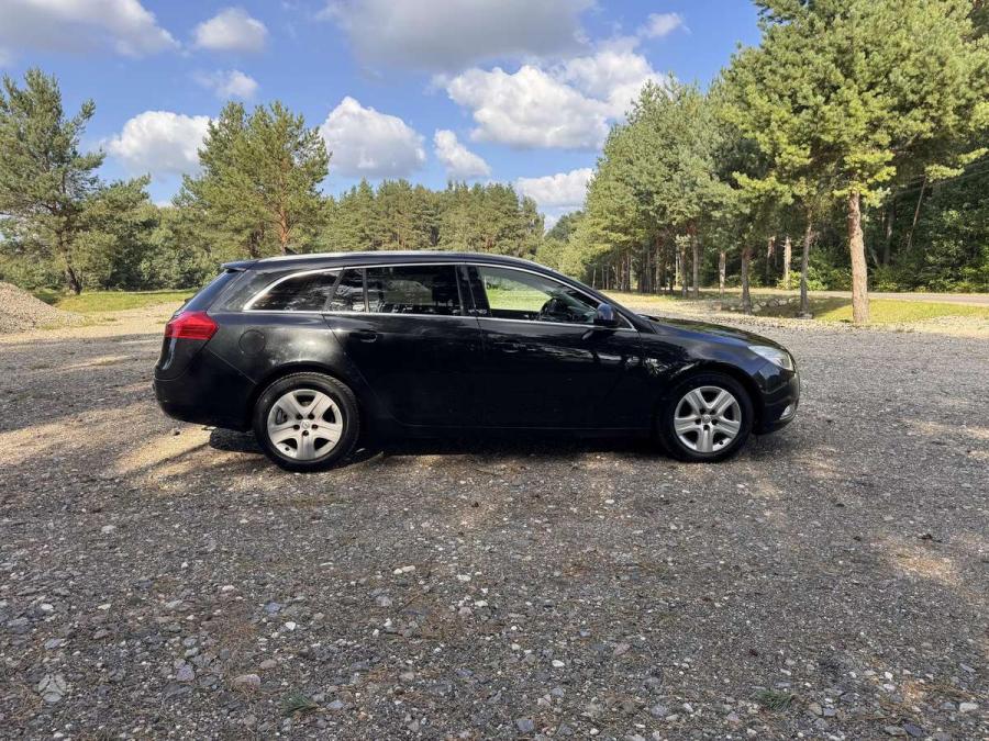 Black Opel Insignia 2012 in Jonava, with an engine capacity of 1.36 L and mileage of 217 thousand km for 2650 €, photo 5 on AUTOMOTO.COM.LV