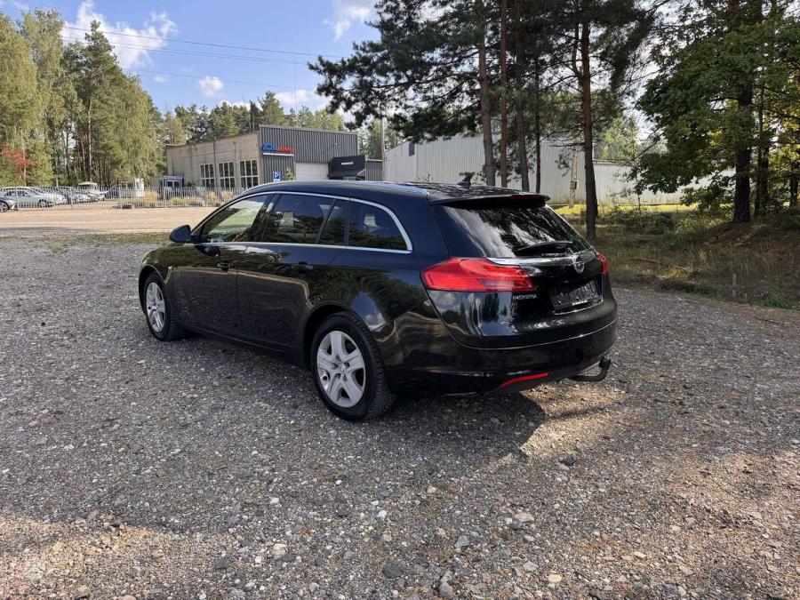 Black Opel Insignia 2012 in Jonava, with an engine capacity of 1.36 L and mileage of 217 thousand km for 2650 €, photo 8 on AUTOMOTO.COM.LV