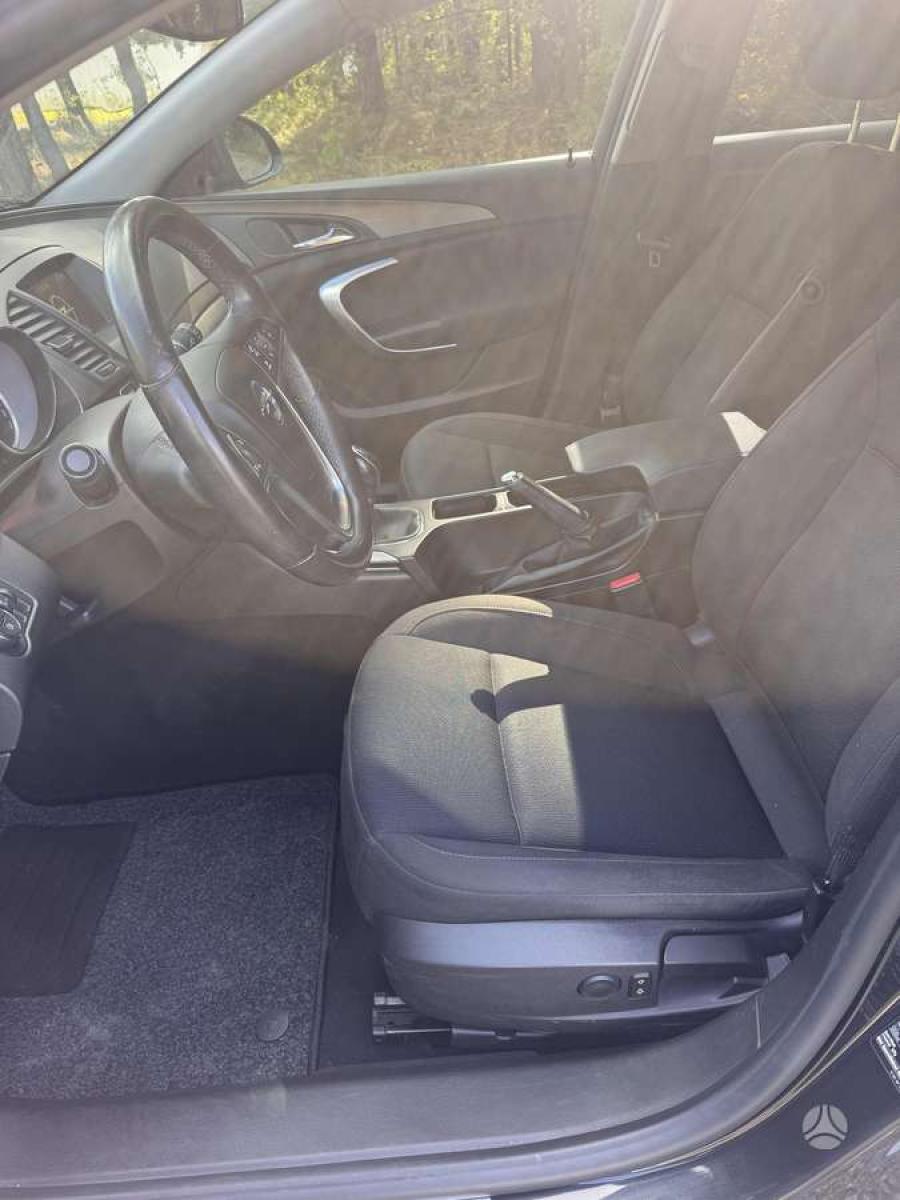 Black Opel Insignia 2012 in Jonava, with an engine capacity of 1.36 L and mileage of 217 thousand km for 2650 €, photo 10 on AUTOMOTO.COM.LV