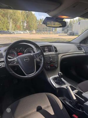 Black Opel Insignia 2012 in Jonava, with an engine capacity of 1.36 L and mileage of 217 thousand km for 2650 €, photo 13 on AUTOMOTO.COM.LV