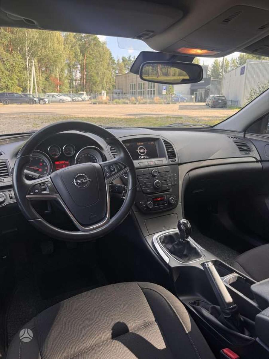 Black Opel Insignia 2012 in Jonava, with an engine capacity of 1.36 L and mileage of 217 thousand km for 2650 €, photo 13 on AUTOMOTO.COM.LV