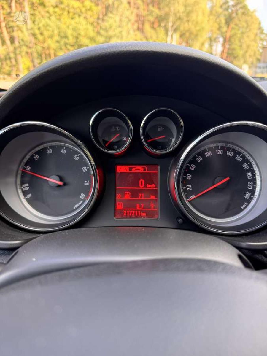 Black Opel Insignia 2012 in Jonava, with an engine capacity of 1.36 L and mileage of 217 thousand km for 2650 €, photo 14 on AUTOMOTO.COM.LV