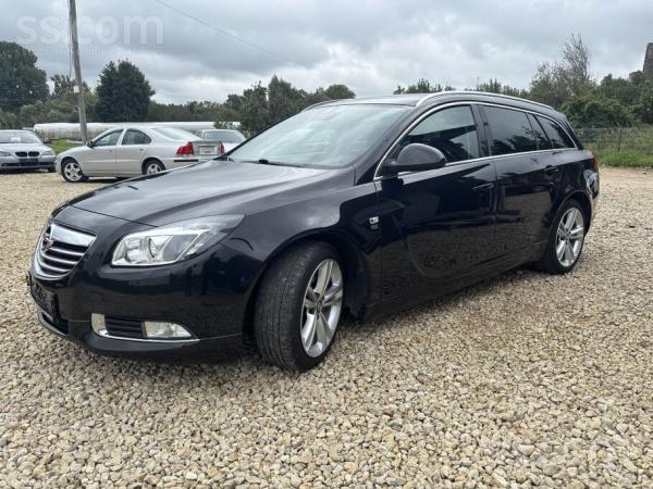 Black Opel Insignia 2012 in Rezekne, with an engine capacity of 2.00 L and mileage of 360 thousand km for 4250 €, photo 3 on AUTOMOTO.COM.LV