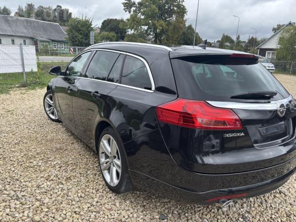 Black Opel Insignia 2012 in Rezekne, with an engine capacity of 2.00 L and mileage of 360 thousand km for 4250 €, photo 9 on AUTOMOTO.COM.LV