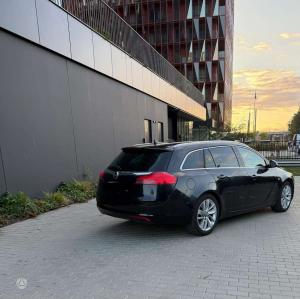 Black Opel Insignia 2012 in Vilnius, with an engine capacity of 1.96 L and mileage of 206 thousand km for 1850 €, photo 3 on AUTOMOTO.COM.LV