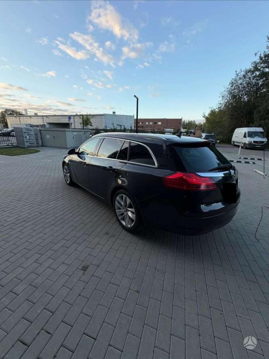 Black Opel Insignia 2012 in Vilnius, with an engine capacity of 1.96 L and mileage of 206 thousand km for 1850 €, photo 4 on AUTOMOTO.COM.LV