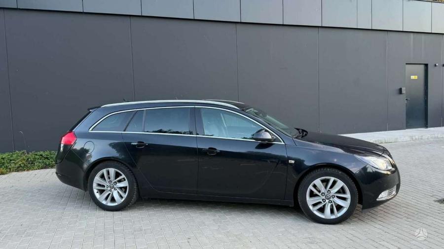 Black Opel Insignia 2012 in Vilnius, with an engine capacity of 1.96 L and mileage of 206 thousand km for 1850 €, photo 5 on AUTOMOTO.COM.LV