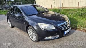 Black Opel Insignia 2012 in Riga, with an engine capacity of 2.00 L and mileage of 303 thousand km for 2500 €, photo 3 on AUTOMOTO.COM.LV