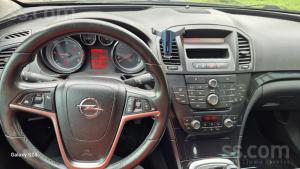 Black Opel Insignia 2012 in Riga, with an engine capacity of 2.00 L and mileage of 303 thousand km for 2500 €, photo 6 on AUTOMOTO.COM.LV