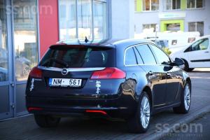 Black Opel Insignia 2012 in Riga, with an engine capacity of 2.00 L and mileage of 401 thousand km for 2495 €, photo 7 on AUTOMOTO.COM.LV