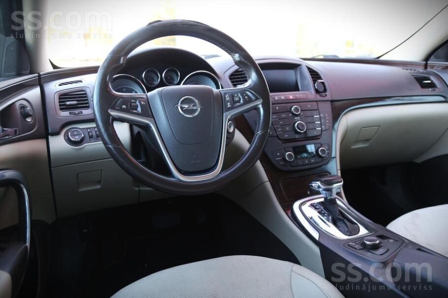 Black Opel Insignia 2012 in Riga, with an engine capacity of 2.00 L and mileage of 401 thousand km for 2495 €, photo 8 on AUTOMOTO.COM.LV