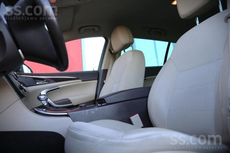 Black Opel Insignia 2012 in Riga, with an engine capacity of 2.00 L and mileage of 401 thousand km for 2495 €, photo 11 on AUTOMOTO.COM.LV