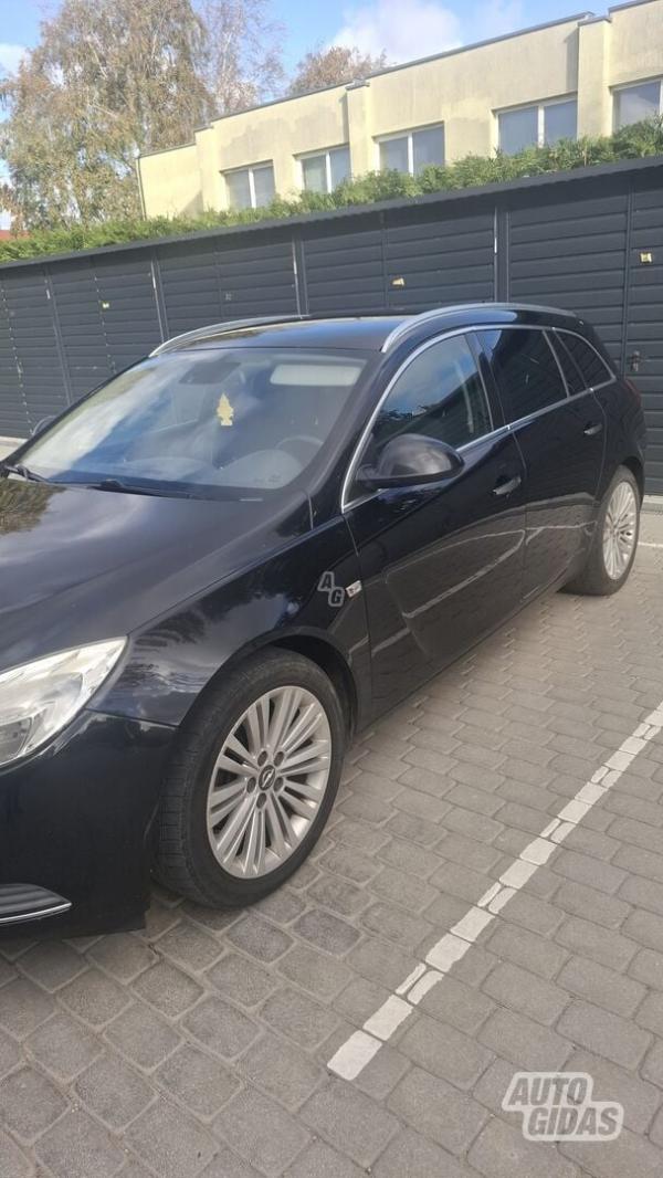 Opel Insignia 2012 in Palanga on AUTOMOTO.COM.LV Black Opel Insignia 2012 in Palanga, with an engine capacity of 2.00 L and mileage of 398 thousand km for 3100 €, photo 5 on AUTOMOTO.COM.LV