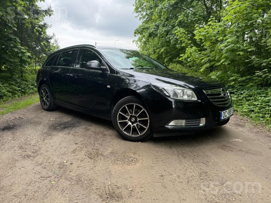 Black Opel Insignia 2013 in Riga, with an engine capacity of 1.40 L and mileage of 153 thousand km for 3100 €, photo 1 on AUTOMOTO.COM.LV