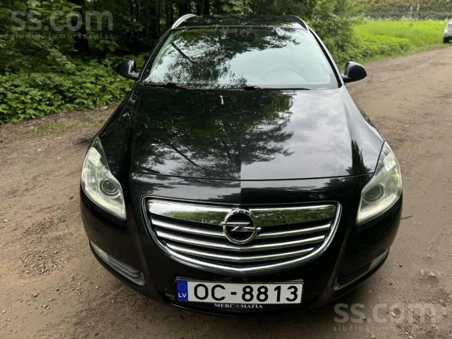 Black Opel Insignia 2013 in Riga, with an engine capacity of 1.40 L and mileage of 153 thousand km for 3100 €, photo 4 on AUTOMOTO.COM.LV