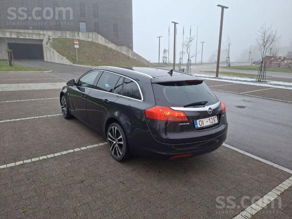 Black Opel Insignia 2013 in Rezekne, with an engine capacity of 2.00 L and mileage of 218 thousand km for 4900 €, photo 3 on AUTOMOTO.COM.LV