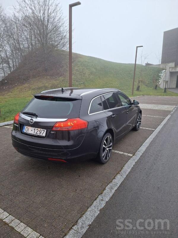 Black Opel Insignia 2013 in Rezekne, with an engine capacity of 2.00 L and mileage of 218 thousand km for 4900 €, photo 4 on AUTOMOTO.COM.LV