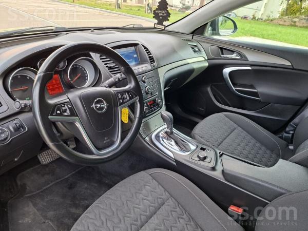 Black Opel Insignia 2013 in Rezekne, with an engine capacity of 2.00 L and mileage of 218 thousand km for 4900 €, photo 5 on AUTOMOTO.COM.LV
