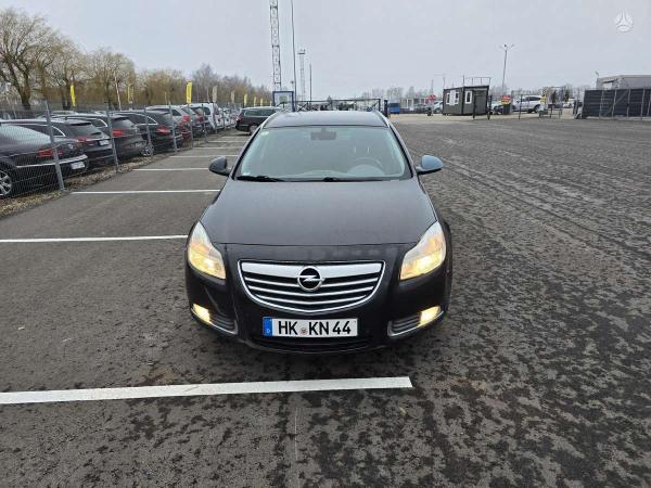Black Opel Insignia 2013 in Marijampole, with an engine capacity of 1.96 L and mileage of 252 thousand km for 2600 €, photo 2 on AUTOMOTO.COM.LV