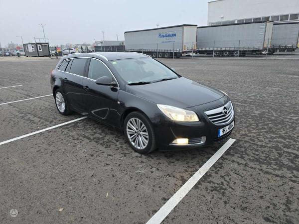 Black Opel Insignia 2013 in Marijampole, with an engine capacity of 1.96 L and mileage of 252 thousand km for 2600 €, photo 3 on AUTOMOTO.COM.LV