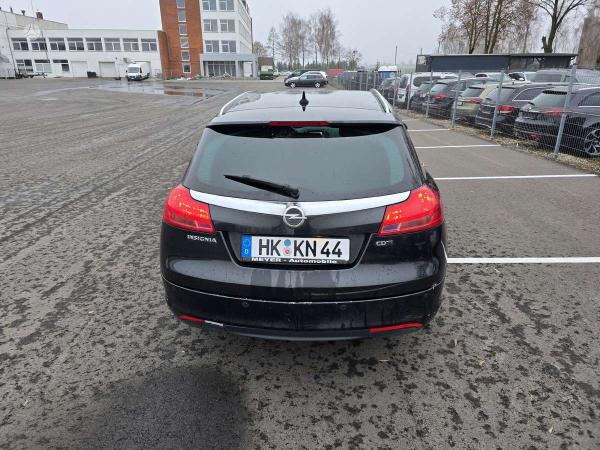 Black Opel Insignia 2013 in Marijampole, with an engine capacity of 1.96 L and mileage of 252 thousand km for 2600 €, photo 5 on AUTOMOTO.COM.LV