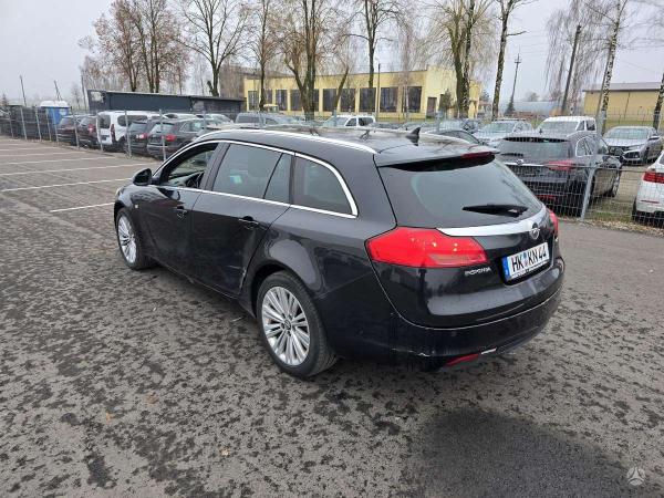 Black Opel Insignia 2013 in Marijampole, with an engine capacity of 1.96 L and mileage of 252 thousand km for 2600 €, photo 6 on AUTOMOTO.COM.LV