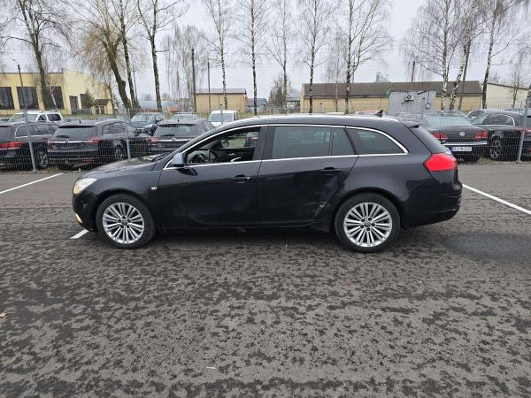 Black Opel Insignia 2013 in Marijampole, with an engine capacity of 1.96 L and mileage of 252 thousand km for 2600 €, photo 8 on AUTOMOTO.COM.LV