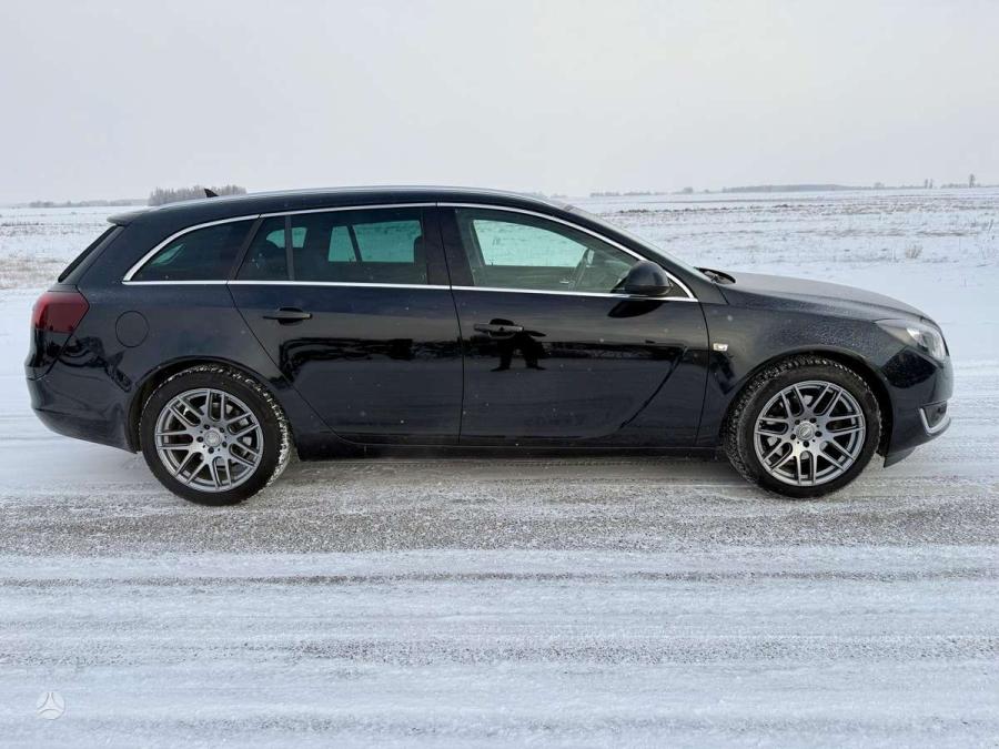 Black Opel Insignia 2013 in Vilkaviskis, with an engine capacity of 1.96 L and mileage of 245 thousand km for 5700 €, photo 6 on AUTOMOTO.COM.LV