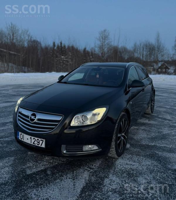 Black Opel Insignia 2013 in Rezekne, with an engine capacity of 2.00 L and mileage of 222 thousand km for 4750 €, photo 1 on AUTOMOTO.COM.LV