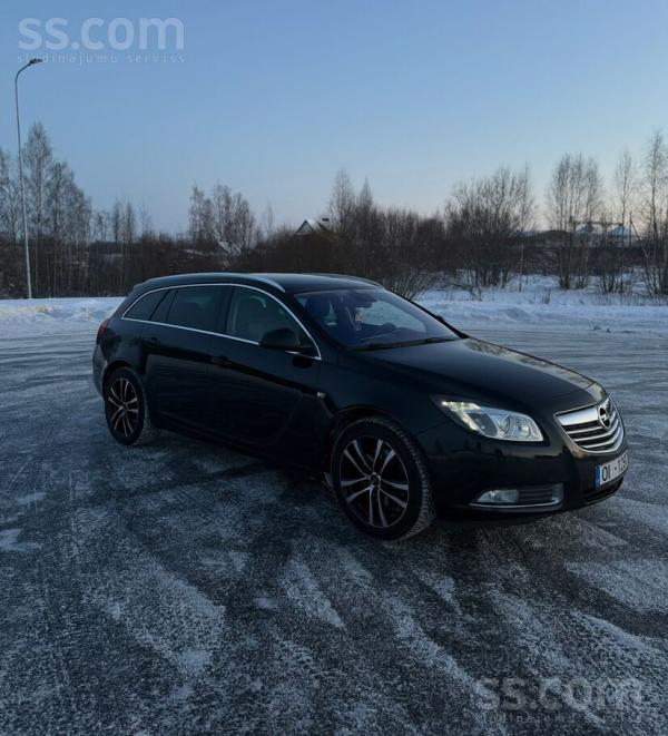 Black Opel Insignia 2013 in Rezekne, with an engine capacity of 2.00 L and mileage of 222 thousand km for 4750 €, photo 4 on AUTOMOTO.COM.LV