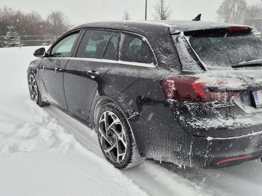 Melns Opel Insignia 2013 Šauļi, ar dzinēja tilpumu 2.00 L un nobraukumu 182 tūkst. km par 5400 €, foto 1 vietnē AUTOMOTO.COM.LV