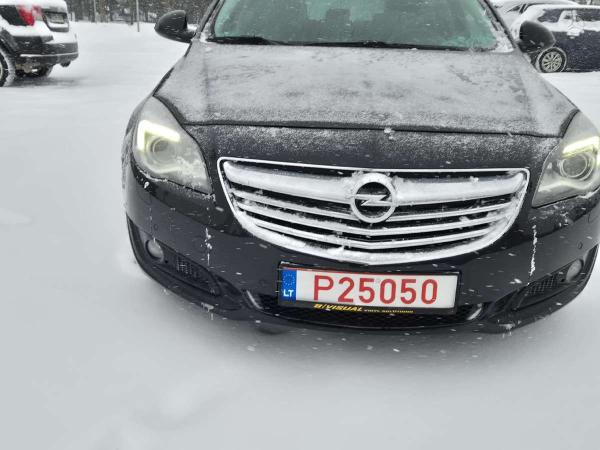 Black Opel Insignia 2013 in Siauliai, with an engine capacity of 2.00 L and mileage of 182 thousand km for 5400 €, photo 4 on AUTOMOTO.COM.LV