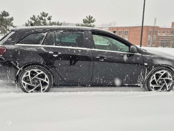 Black Opel Insignia 2013 in Siauliai, with an engine capacity of 2.00 L and mileage of 182 thousand km for 5400 €, photo 6 on AUTOMOTO.COM.LV