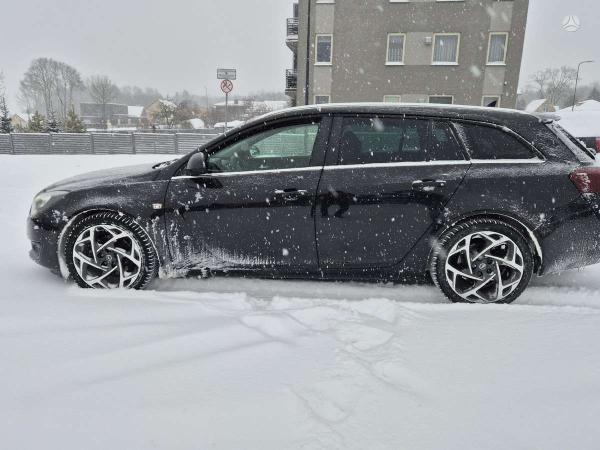 Black Opel Insignia 2013 in Siauliai, with an engine capacity of 2.00 L and mileage of 182 thousand km for 5400 €, photo 10 on AUTOMOTO.COM.LV