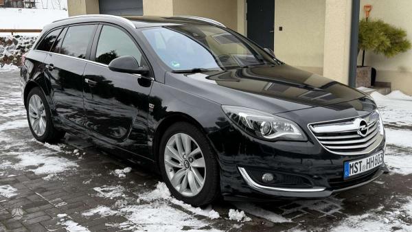 Black Opel Insignia 2013 in Alytus, with an engine capacity of 1.96 L and mileage of 306 thousand km for 5650 €, photo 2 on AUTOMOTO.COM.LV