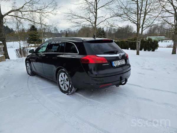 Black Opel Insignia 2013 in Valka, with an engine capacity of 2.00 L and mileage of 392 thousand km for 2550 €, photo 6 on AUTOMOTO.COM.LV