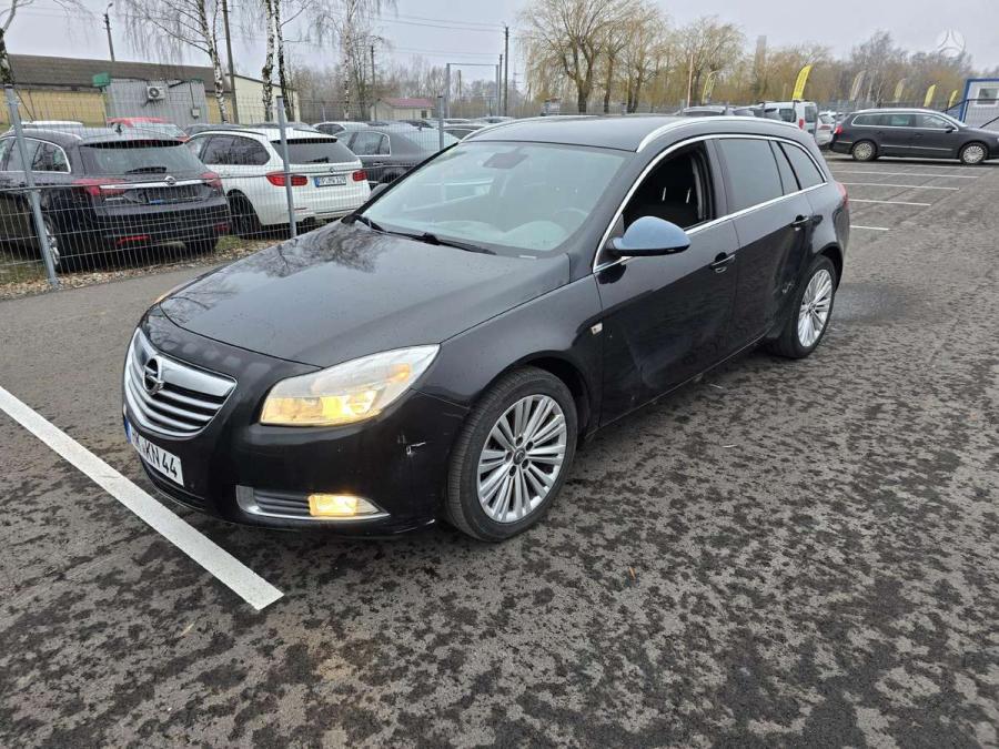 Black Opel Insignia 2013 in Marijampole, with an engine capacity of 1.96 L and mileage of 252 thousand km for 2200 €, photo 3 on AUTOMOTO.COM.LV