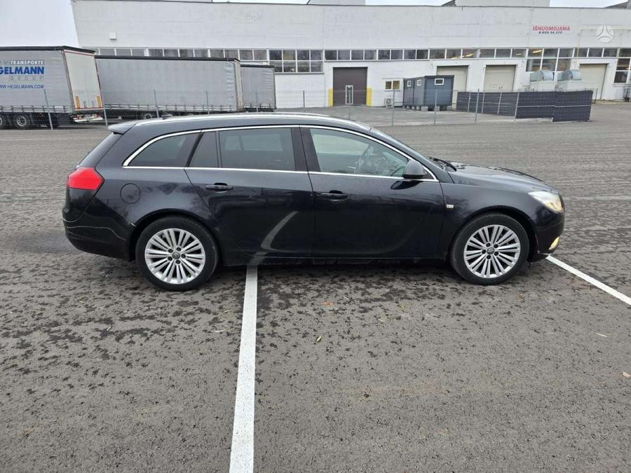 Black Opel Insignia 2013 in Marijampole, with an engine capacity of 1.96 L and mileage of 252 thousand km for 2200 €, photo 7 on AUTOMOTO.COM.LV