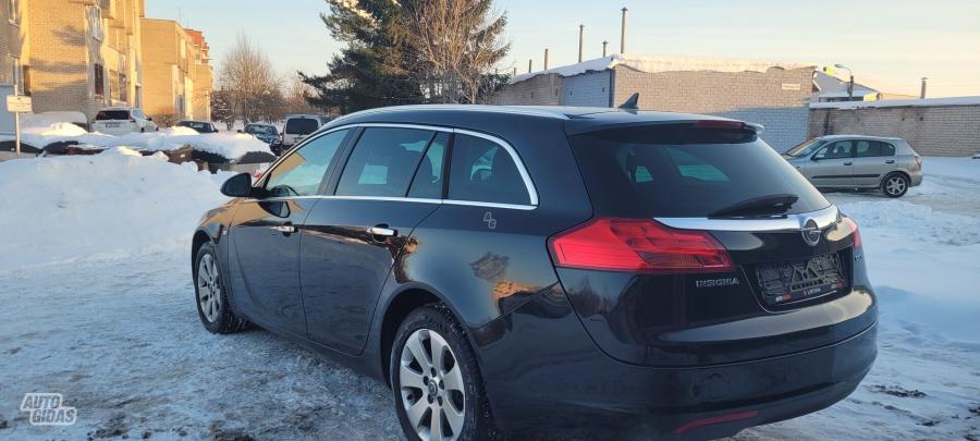 Black Opel Insignia 2013 in Kretinga, with an engine capacity of 2.00 L and mileage of 248 thousand km for 3850 €, photo 9 on AUTOMOTO.COM.LV