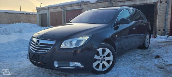 Black Opel Insignia 2013 in Kretinga, with an engine capacity of 2.00 L and mileage of 248 thousand km for 3550 €, photo 1 on AUTOMOTO.COM.LV