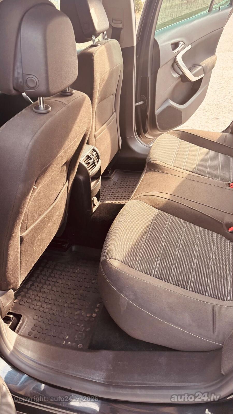 Black Opel Insignia 2013 in Tallinn, with an engine capacity of 2.00 L and mileage of 0 thousand km for 4999 €, photo 9 on AUTOMOTO.COM.LV