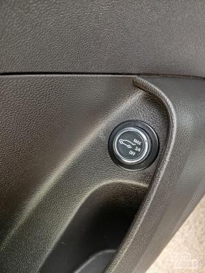 Black Opel Insignia 2013 in Vilnius, with an engine capacity of 2.00 L and mileage of 354 thousand km for 3900 €, photo 30 on AUTOMOTO.COM.LV