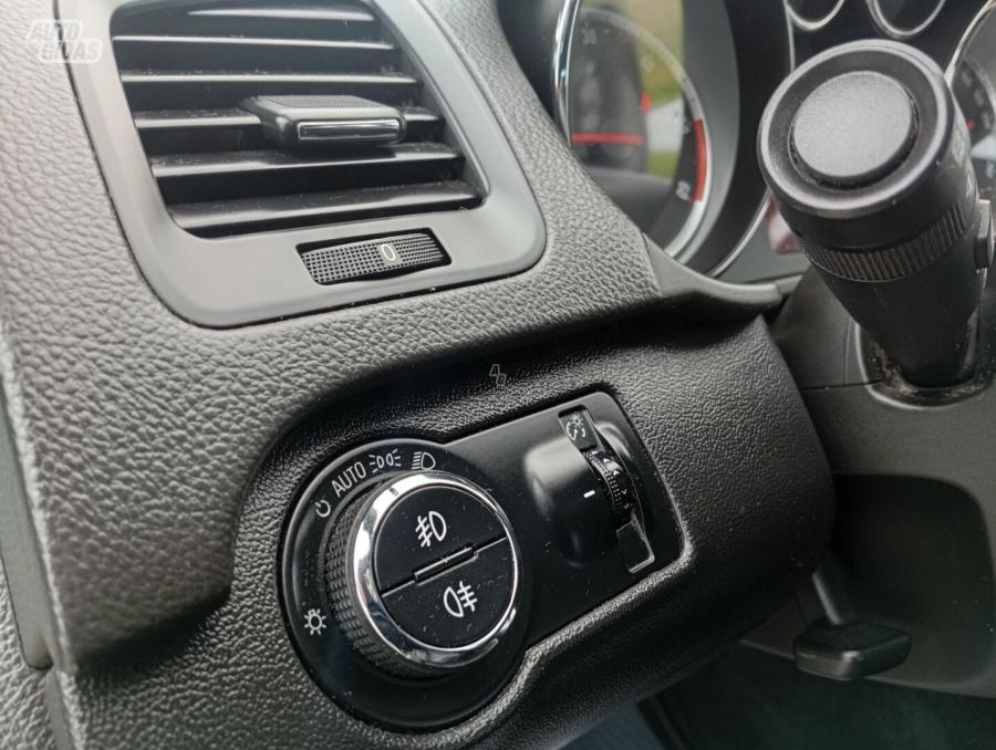 Black Opel Insignia 2013 in Vilnius, with an engine capacity of 2.00 L and mileage of 354 thousand km for 3900 €, photo 23 on AUTOMOTO.COM.LV