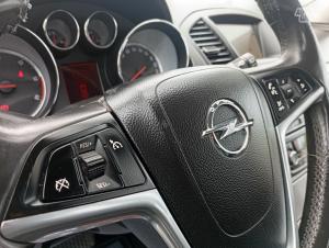 Black Opel Insignia 2013 in Vilnius, with an engine capacity of 2.00 L and mileage of 354 thousand km for 3900 €, photo 24 on AUTOMOTO.COM.LV