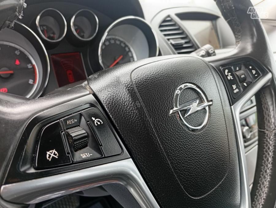 Black Opel Insignia 2013 in Vilnius, with an engine capacity of 2.00 L and mileage of 354 thousand km for 3900 €, photo 24 on AUTOMOTO.COM.LV