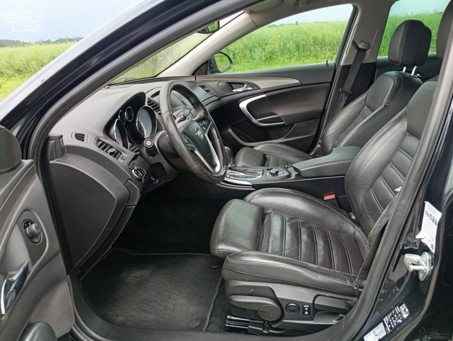 Black Opel Insignia 2013 in Vilnius, with an engine capacity of 2.00 L and mileage of 354 thousand km for 4200 €, photo 19 on AUTOMOTO.COM.LV