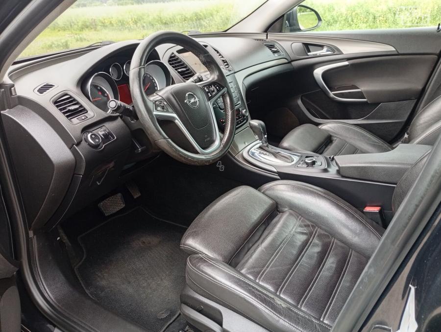 Black Opel Insignia 2013 in Vilnius, with an engine capacity of 2.00 L and mileage of 354 thousand km for 4200 €, photo 23 on AUTOMOTO.COM.LV